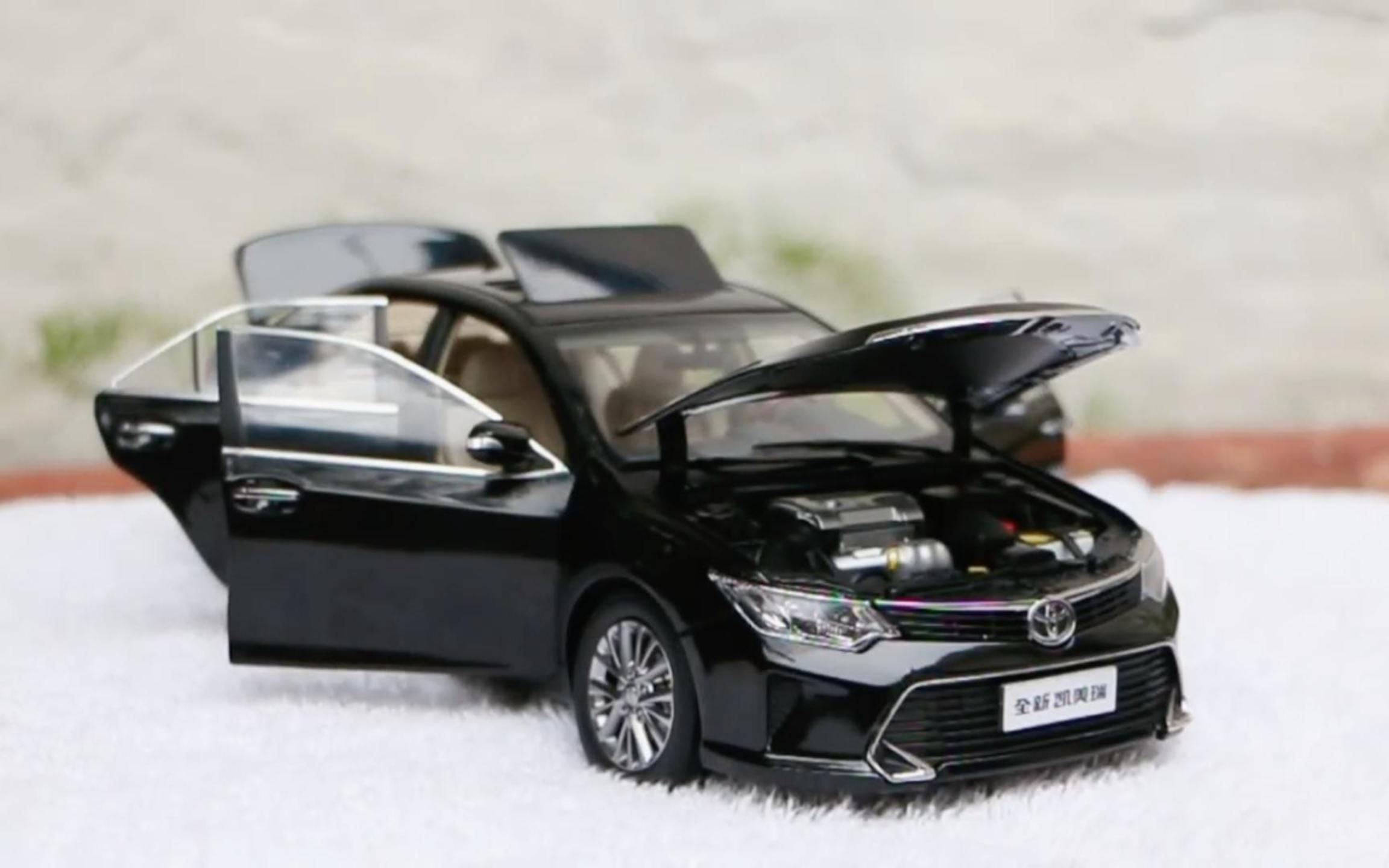 开箱丰田15款凯美瑞,1:18压铸模型汽车,男人的玩具一代开三年