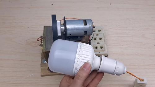 变压器是来了变压的,可是有人用变压器发电