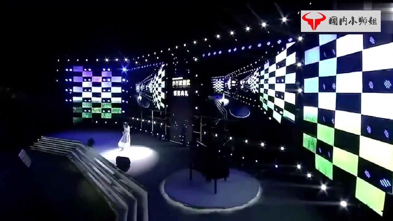 赵薇唱歌有多好听临时上台也能完美发挥,和华晨宇这段堪称经典