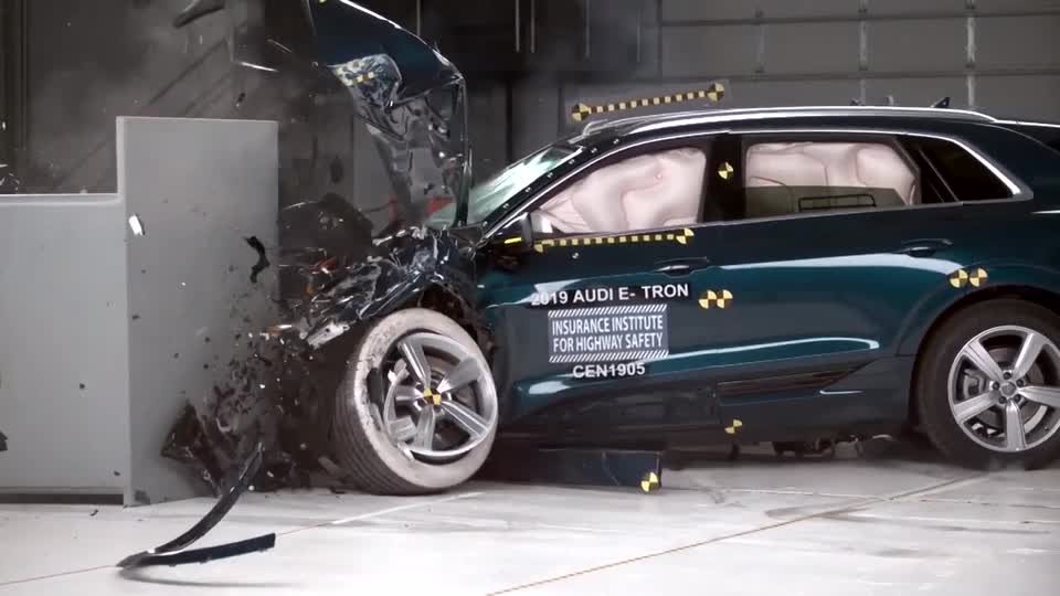 德系车真的比美系车安全?2019款奥迪E-tron和Model S碰撞测试,你...