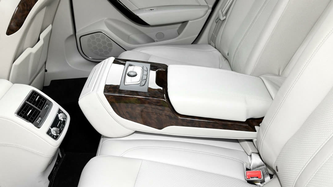 5米轿车卖10万块,不知道的以为是30万的豪车,家用值了