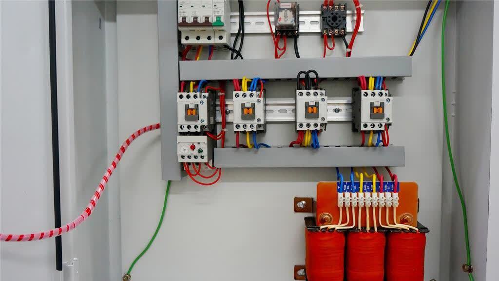 最简单的缺相保护电路,一个继电器,一个接触器,就可以轻松完成