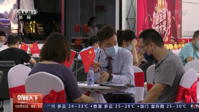 [朝闻天下]税费优惠助力汽车消费 免税政策延长 带动新能源汽车销售增长