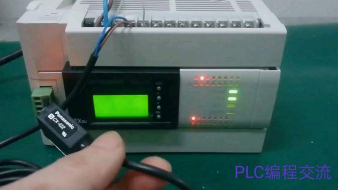 说一说光电传感器两个调节旋钮有什么用