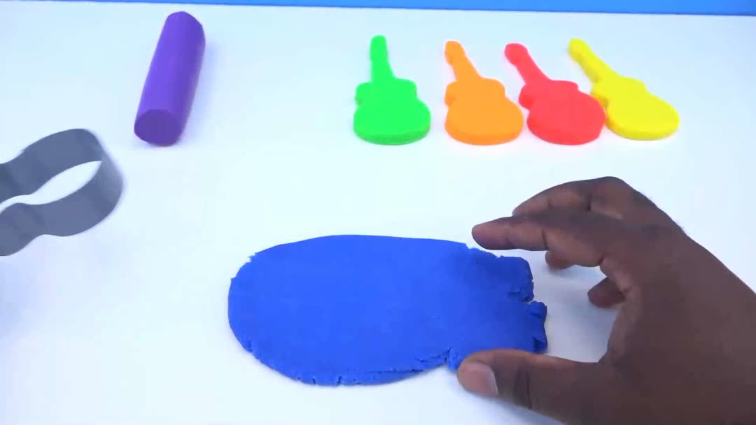 《橡皮泥》彩色的小吉他是怎么制成的呢?快来一起看看吧!