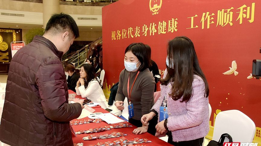 视频 | 心系发展 共谋大计 湘潭市人大代表向大会报到