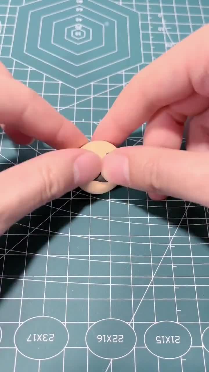 今天来教大家做什么简单又可爱的粘土手办!手工 粘土 粘土教程