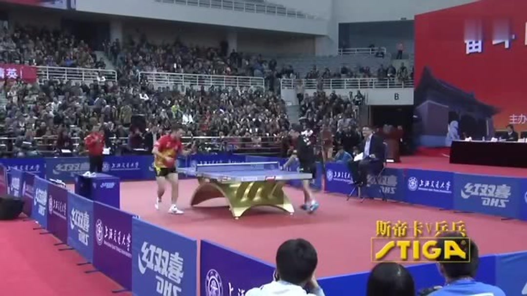 斯帝卡V乒乓 许昕展示“海底捞月”绝技,连马琳都鼓掌叹服!
