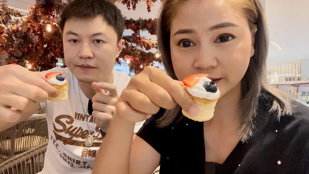 泰国朋友的信用卡积分太多,年底要清空了,请我和老婆吃高级甜品