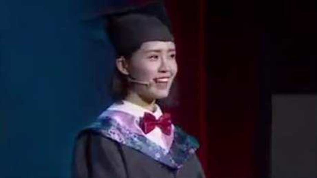 大学美女学霸毕业演讲,身有感触的演讲,全场不停点赞欢呼!