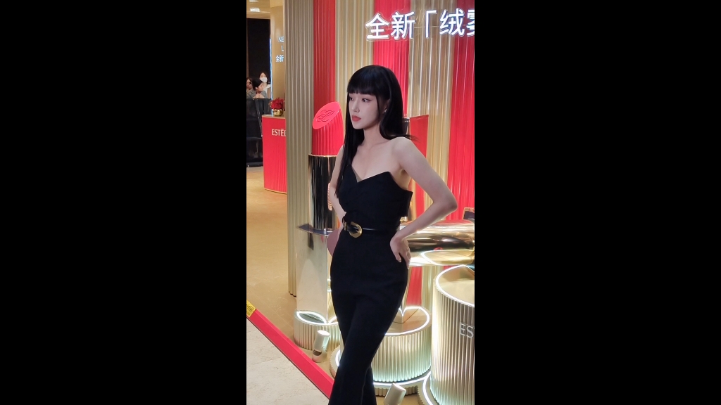 黑长直小姐姐的sweet瞬间 甜美笑容击中你的心