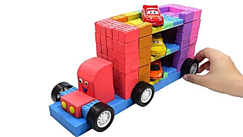 用橡皮泥制作小汽车, 最后装饰一个笑脸, 制作非常简单