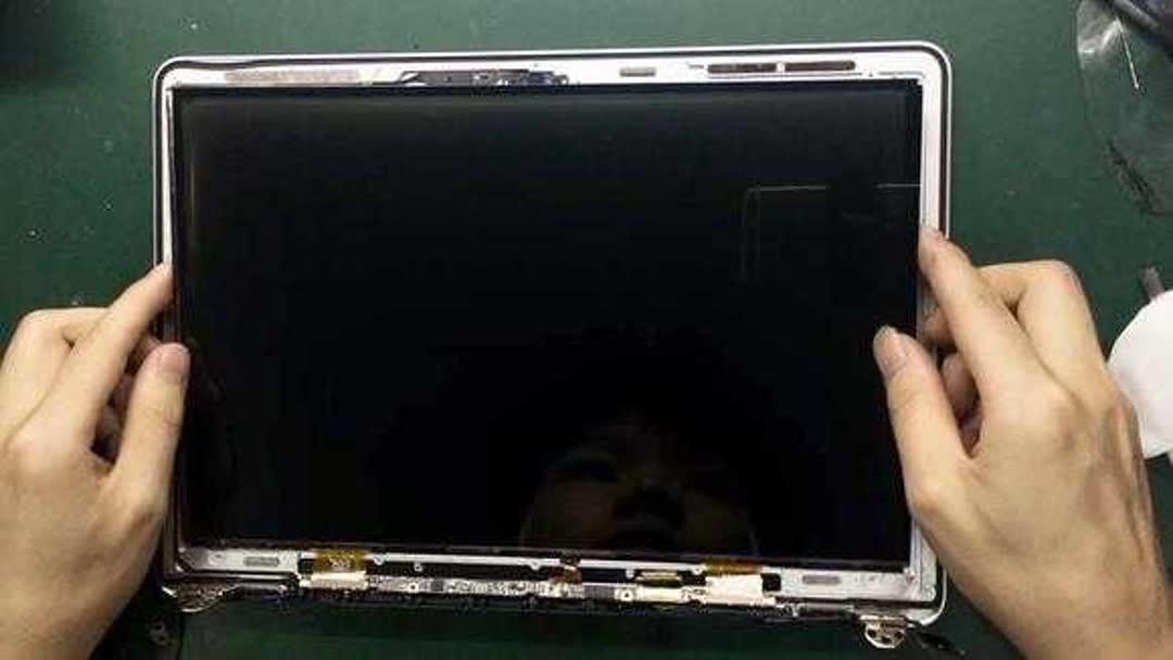 Macbook Air 屏幕出现故障,无显示,看小哥演示换屏全过程