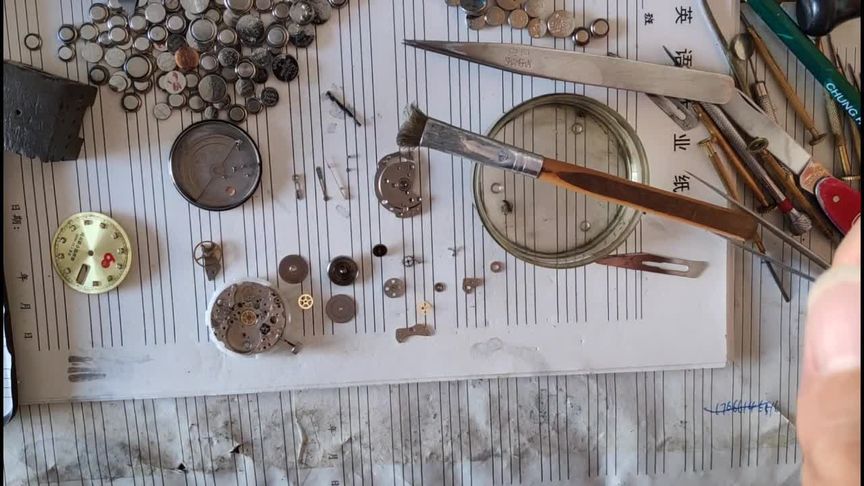 友友们上午好,这是一块部队定制的军用手表,上面刻着自己的名字