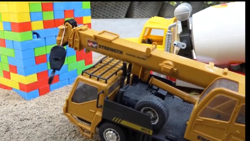 儿童动画片:工程车之间小伙伴们和较量