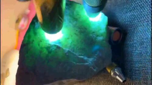 3000拿下冰种翡翠原石,通透度和冰感都很足!