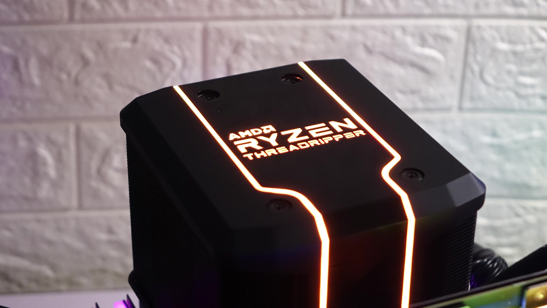 【装机猿】B站首发 比i9 9900K还贵的CPU AMD线程撕裂者2970WX ...