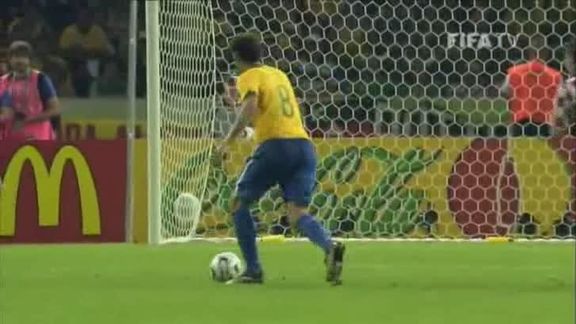 无法割舍的情怀!追风少年卡卡世界杯爆射,你还记得吗?