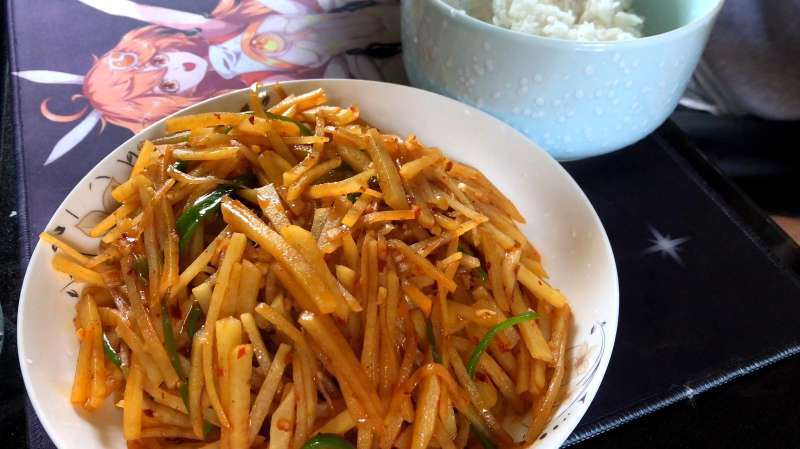 怎样制作土豆丝让你狼吞虎咽