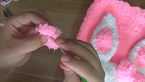 我在甜甜毛线小屋--珊瑚绒兔子马甲毛衣编织教程截了一段小视频