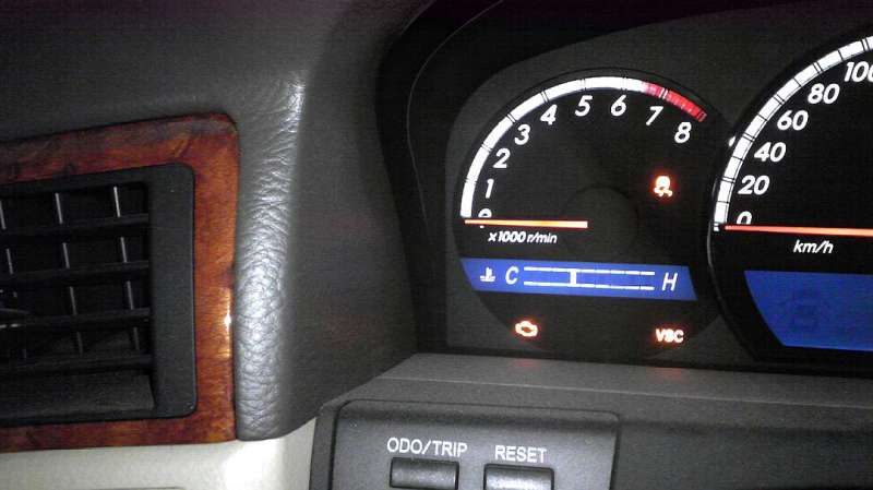 汽车仪表盘上有个“索命灯”,一旦亮起就赶紧下车,晚了小命不保