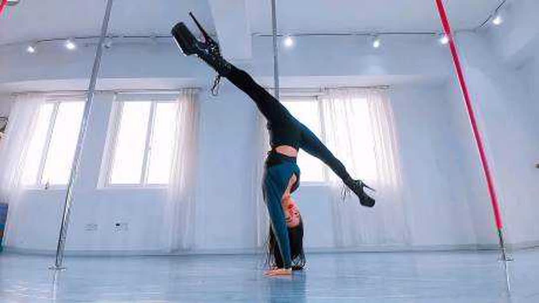 你是否见过如此酷炫钢管舞?