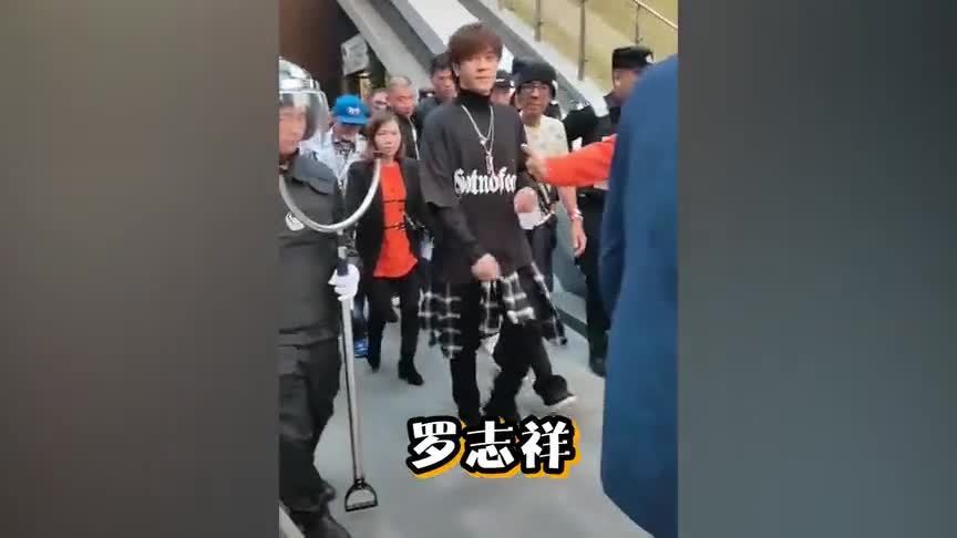 明星现身排场大:李连杰罗志祥获保安手拉手保护,盾牌钢叉齐上阵
