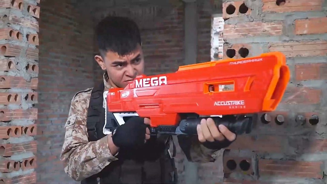 真人模拟CS-第三人称搞笑二货吃鸡不成反被秒