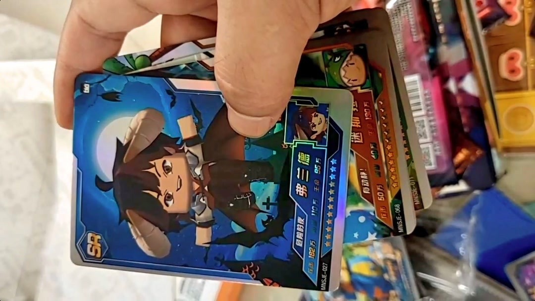 迷你世界:第一次拆荣耀宇宙卡片快来看看有什么