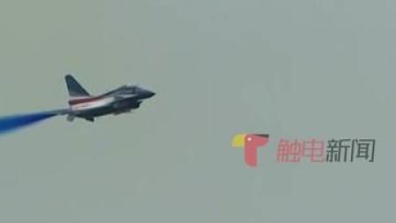 11月8日广东珠海,空军八一飞行表演队,两架歼10上演高速对头交叉,这...