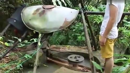 山东大山里发现一户人家,小伙自制发电运转3年的发电机,没想到动力还...