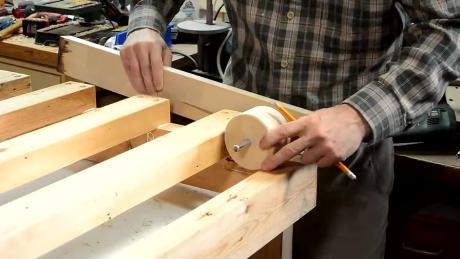 全用木板制作一辆放置木材的小推车