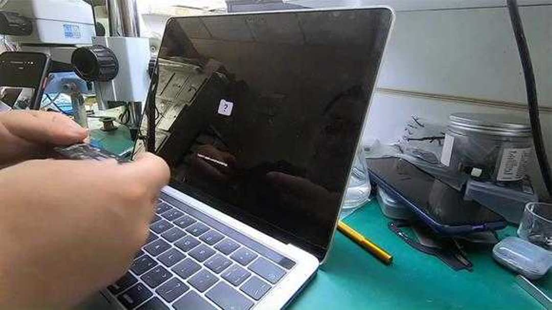 MacBookPro板载硬盘出现"文件夹"故障,哈尔滨粉丝要求江湖救急