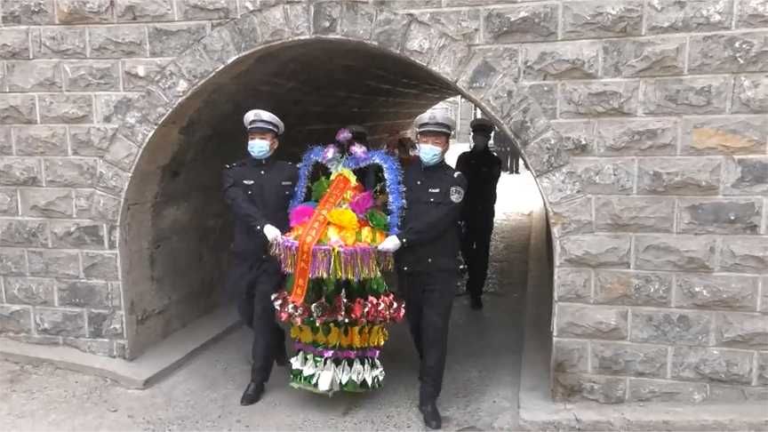 方山县交警大队开展追思先烈主题党日活动