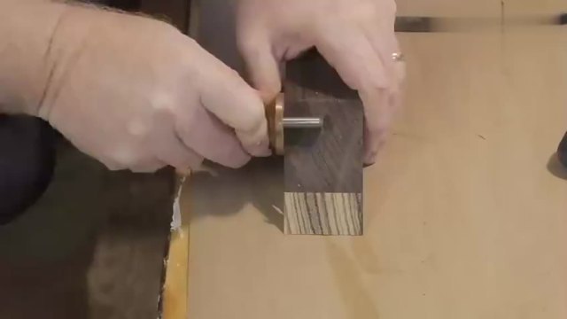 这才是真正的手艺人,制作一把实用木刨,用起来太方便了