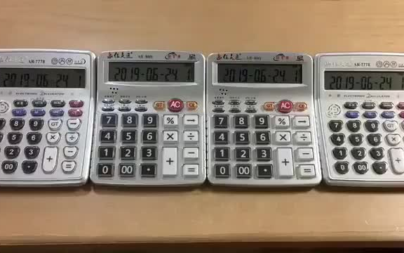 “计算器音乐家”用四台计算器演奏初代《宝可梦》游戏开场音乐