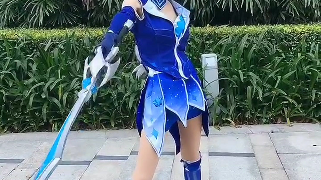 王者荣耀真人cos:露娜