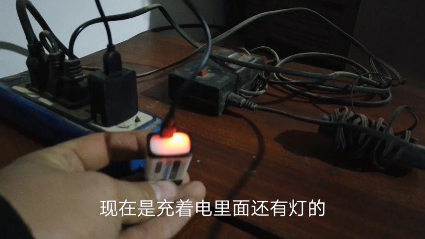 忠华给万用表买了个可充电电池,以后不用换电池了,无限次使用