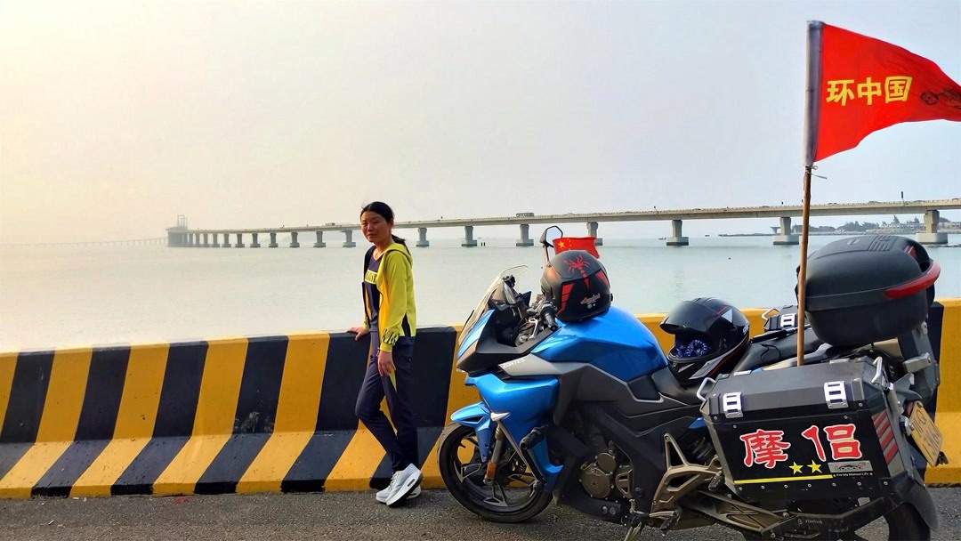 夫妻环中国摩旅到汕头,南澳大桥禁止摩托通行怎么办?这方法绝了
