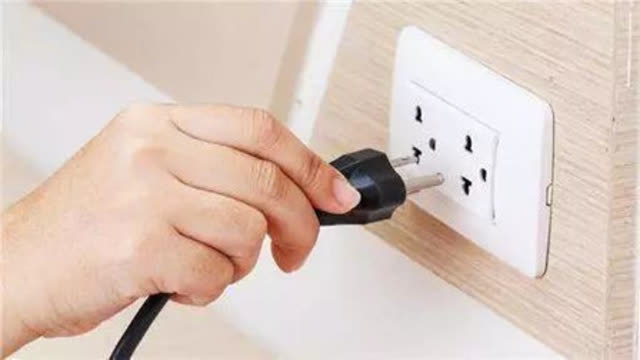 抄表员:家里4样电器抓紧拔掉插头,否则每月电费翻倍交,记心上