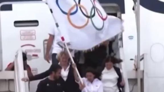 30秒|开启三年倒计时 奥林匹克会旗重回巴黎