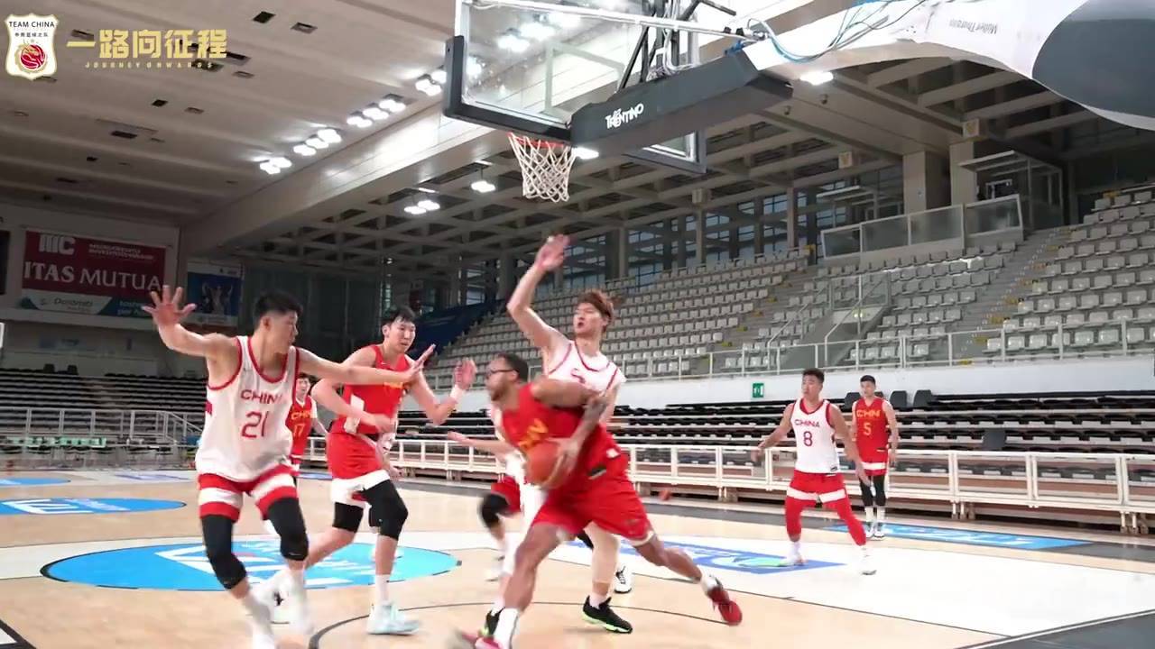 最后过来的大锤好可爱!中国队赛前踩场!李凯尔三段式投篮笑死人