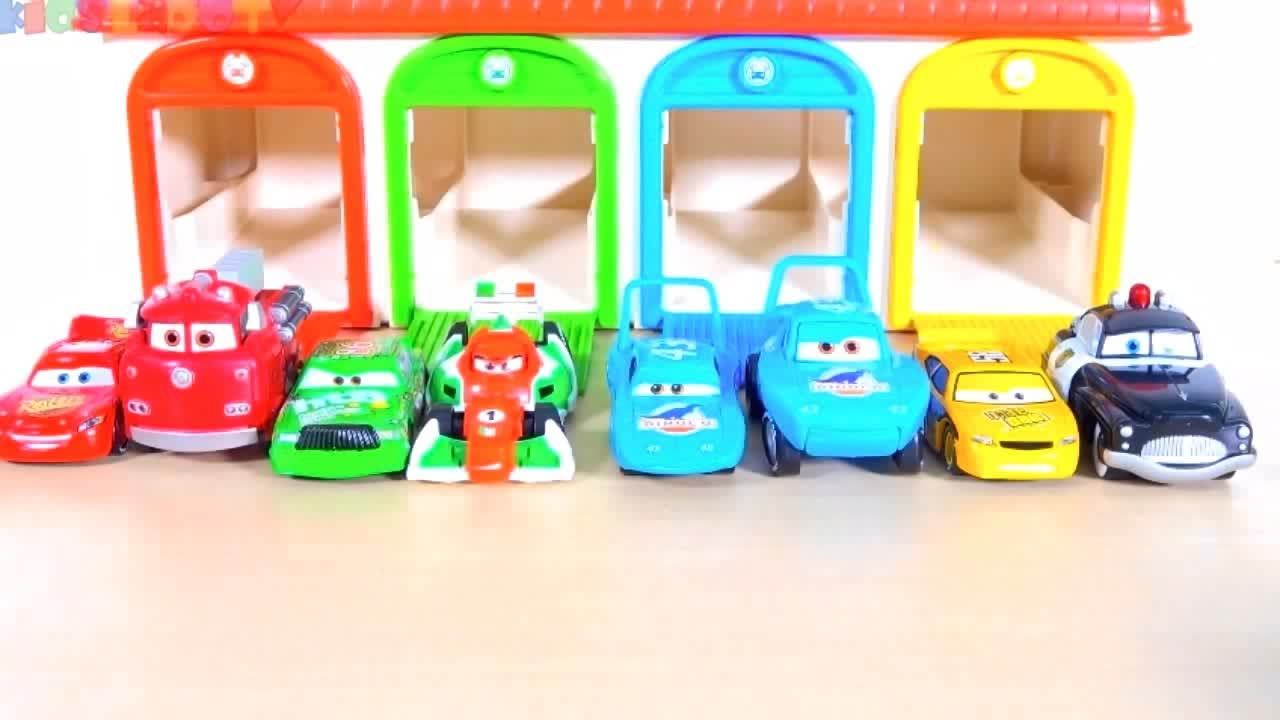 汽车总动员的小汽车变身~变形汽车玩具