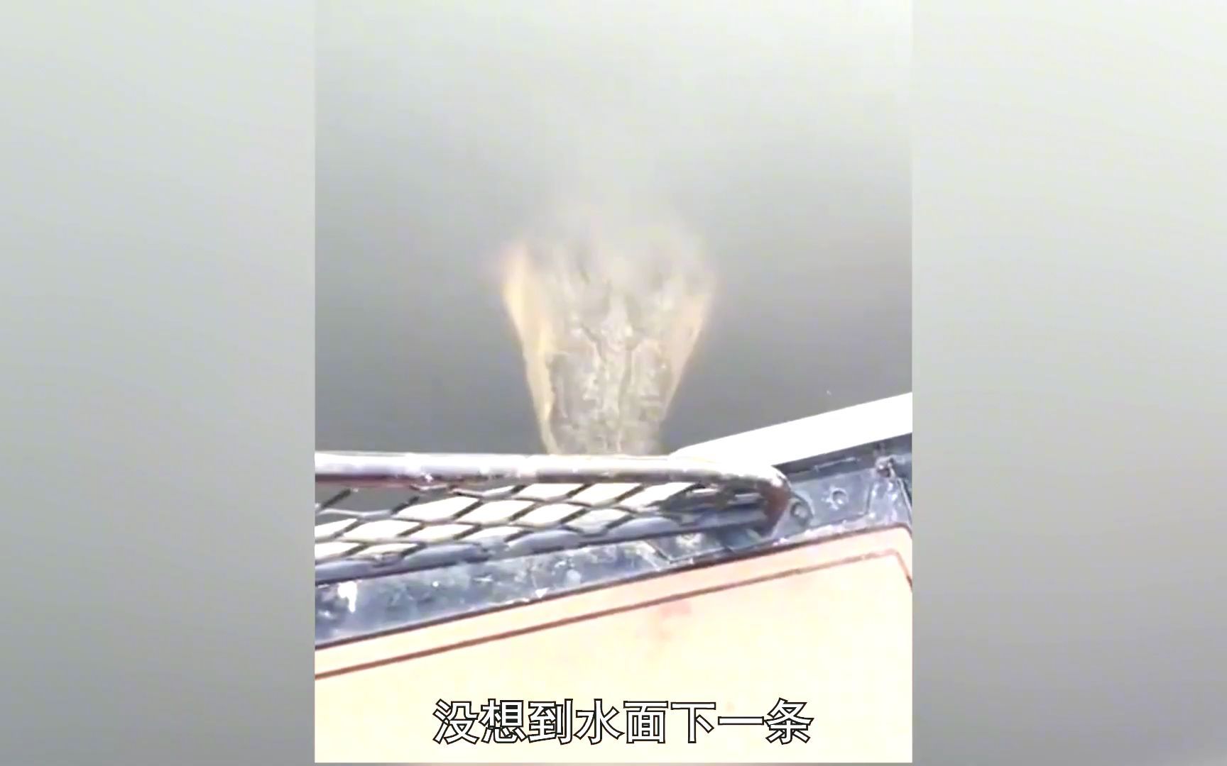 不可思议的意外瞬间:俄罗斯军舰发射导弹,差点打到自己!