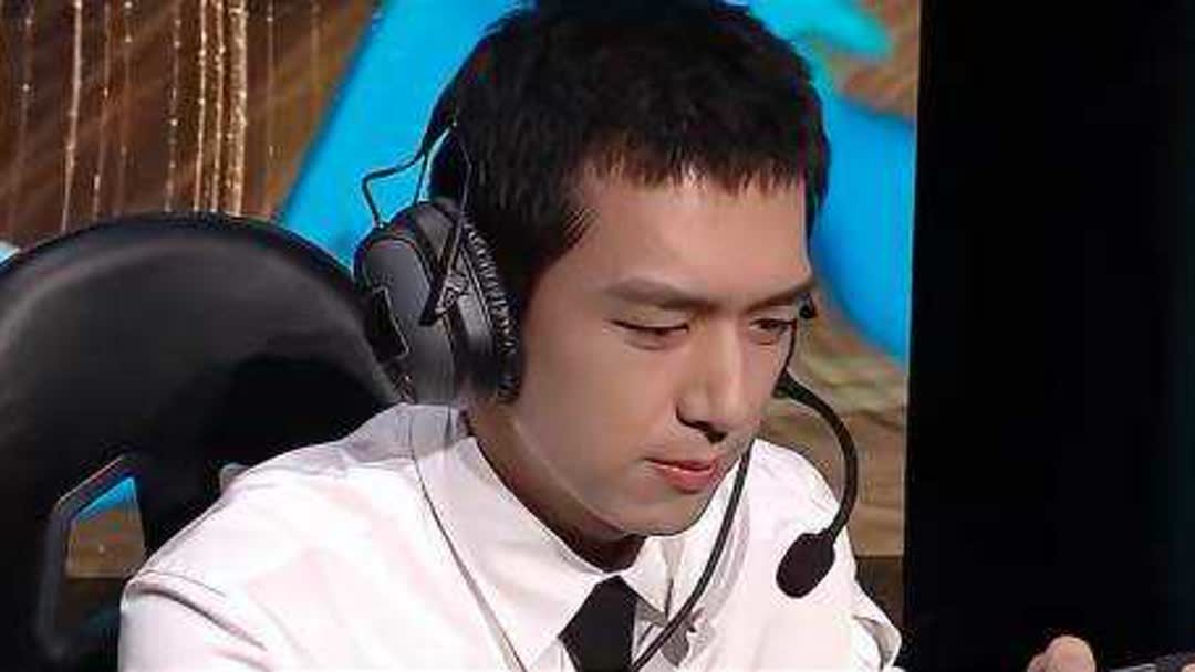 李现、杨幂带队打电竞,微博之夜邓超狂拍照,路遇李易峰穿着厚实