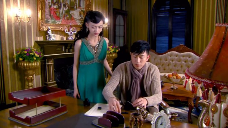 烽火佳人:允唐就在红羽眼皮底下给毓婉传递信息,红羽却蒙在鼓里