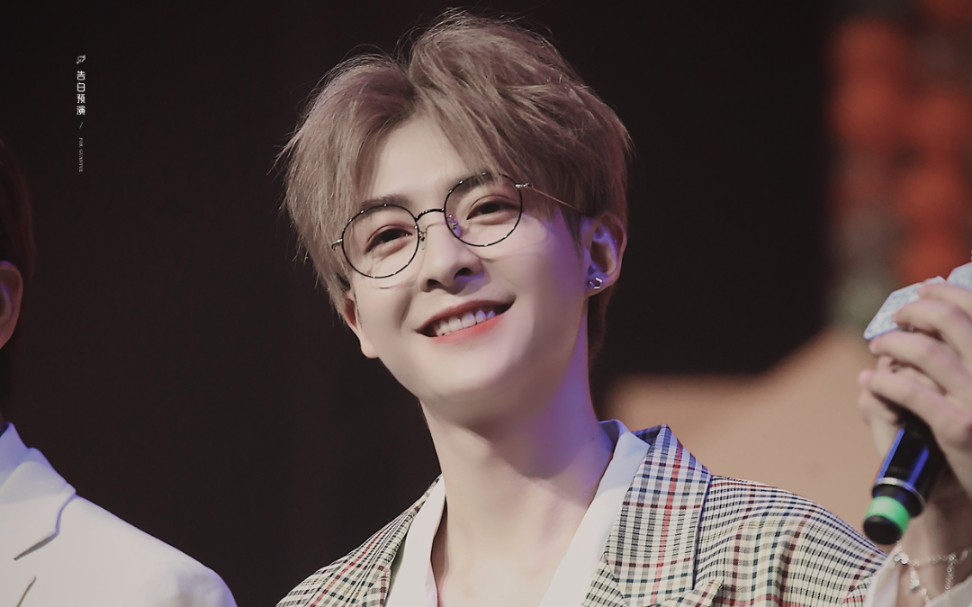 【UNINE管栎】519见面会超甜饭拍合集!点击收获斯文败类小甜心