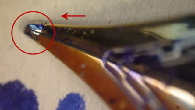 钢笔是如何出墨的呢?老外用显微镜带你一探究竟!