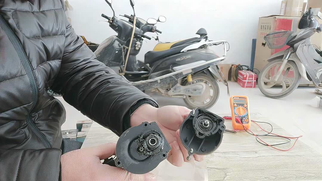 拆解一个坏掉的手电钻,探究内部怎样的组成结构?
