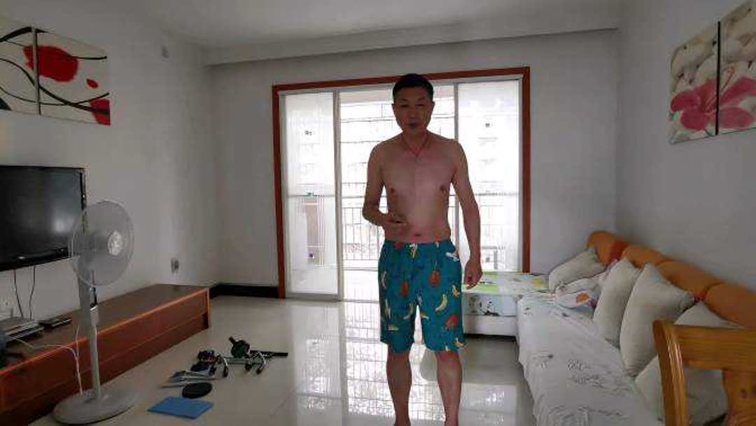 有点发胖了,买了一点健身器材,开始锻炼身体